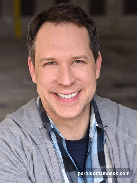 [Dustin Lewis] Biografia, Altura, Idade, Aniversário e Signo