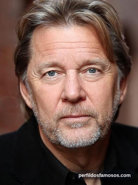 J.D. Hinton: idade e signo