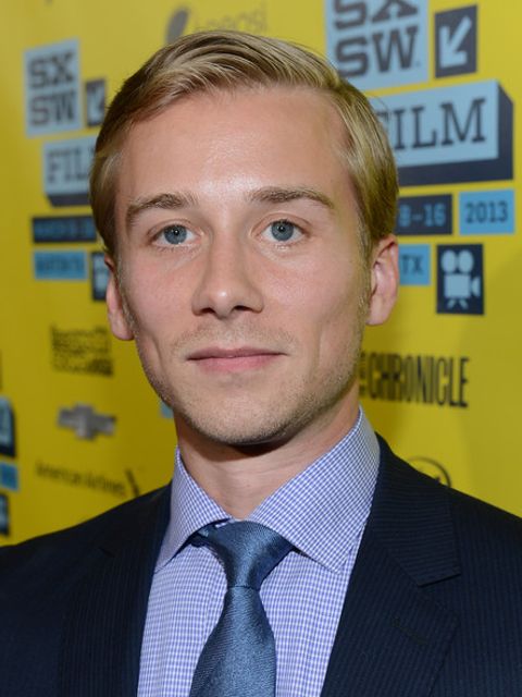 [Lou Taylor Pucci] Biografia, Altura, Idade, Aniversário e Signo